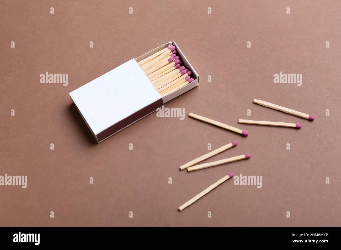 Box with wooden matchsticks on color background Stock Photo - Alamy