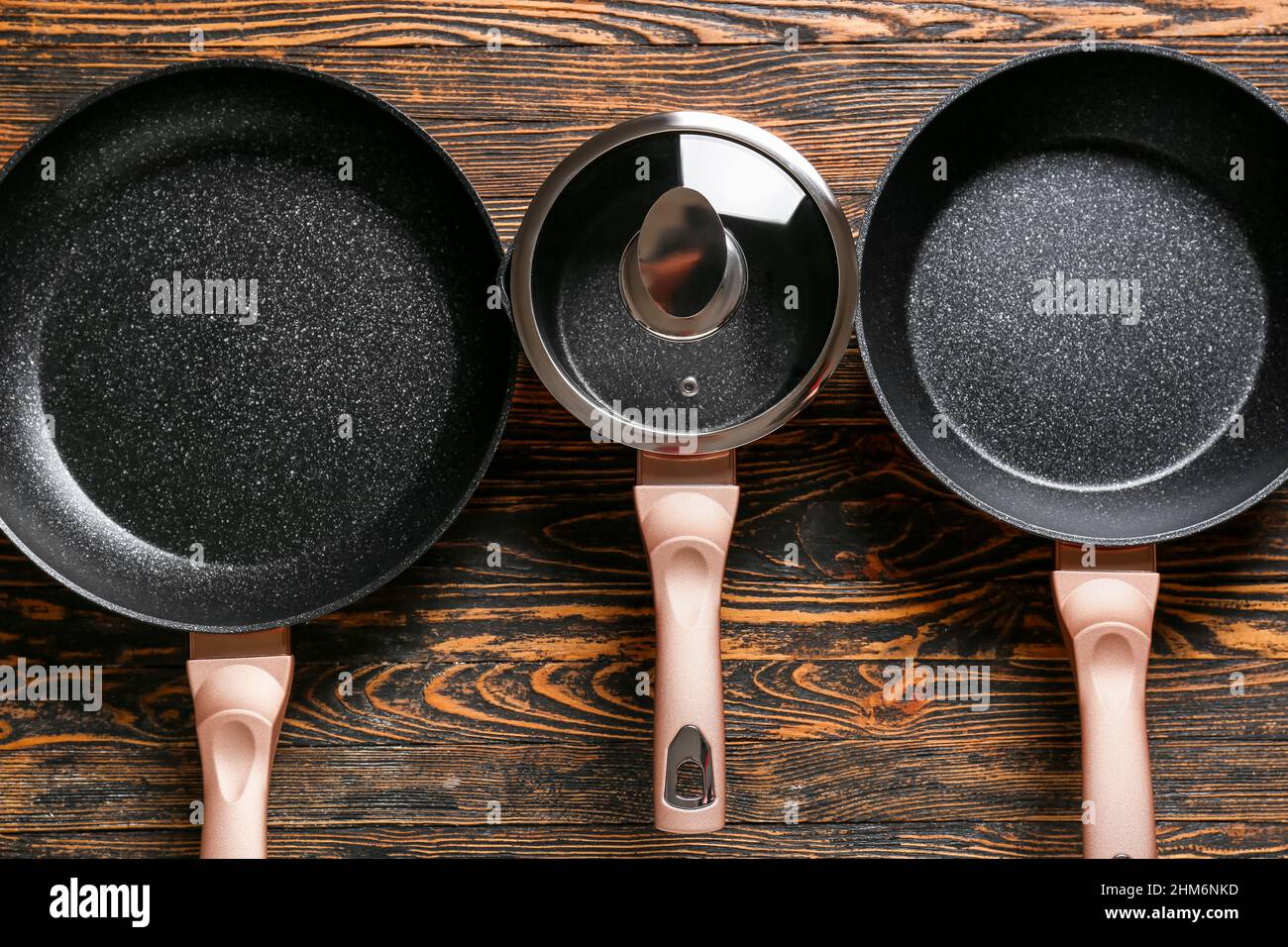 Metal lid frying pans hi-res stock photography and images - Alamy