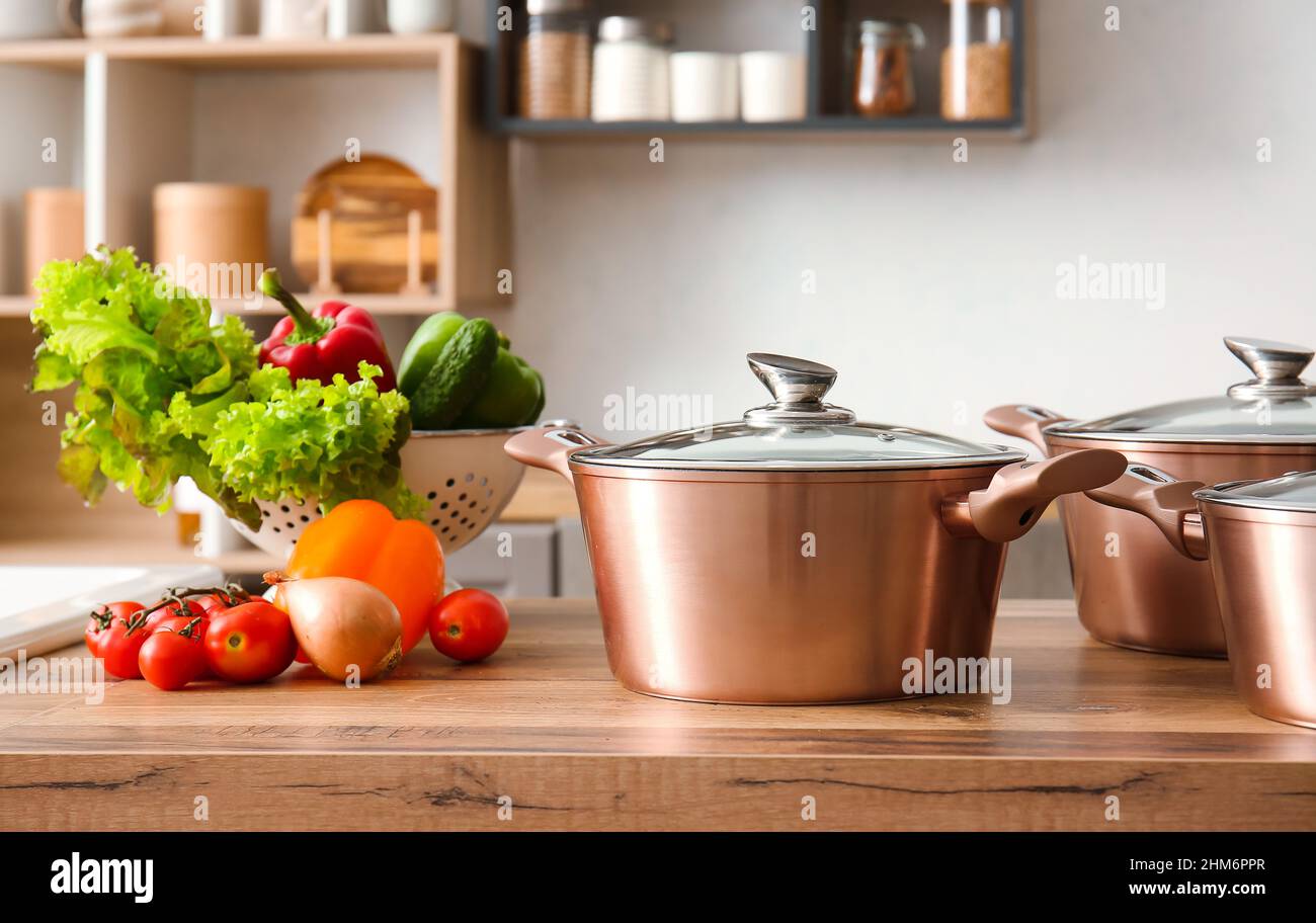 Colander beige kitchen equipment hi-res stock photography and images ...
