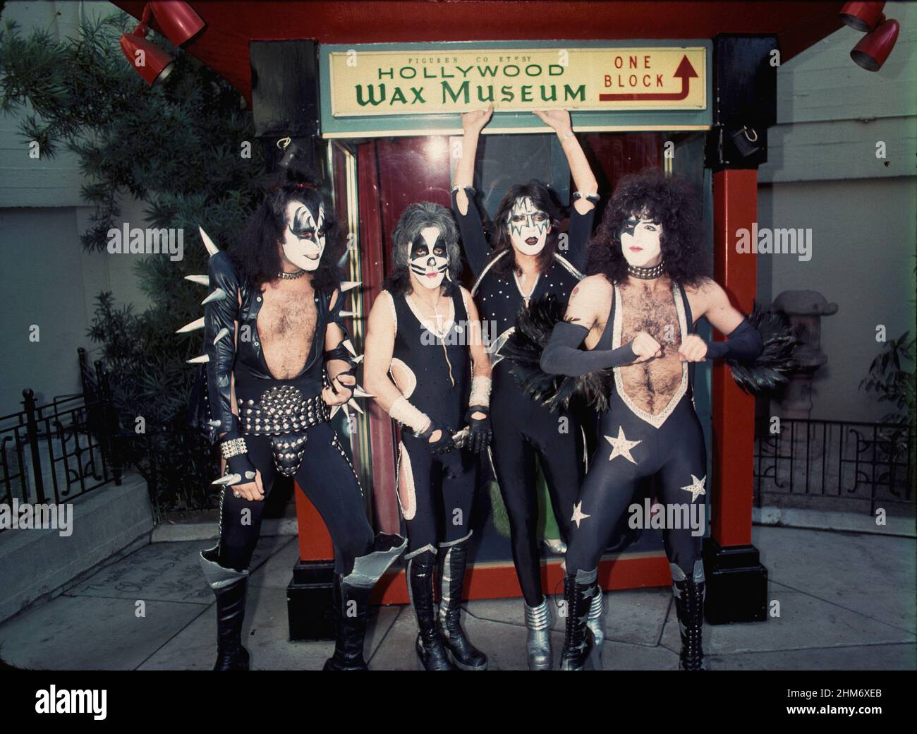 Kiss 1976 hi-res stock photography and images - Alamy