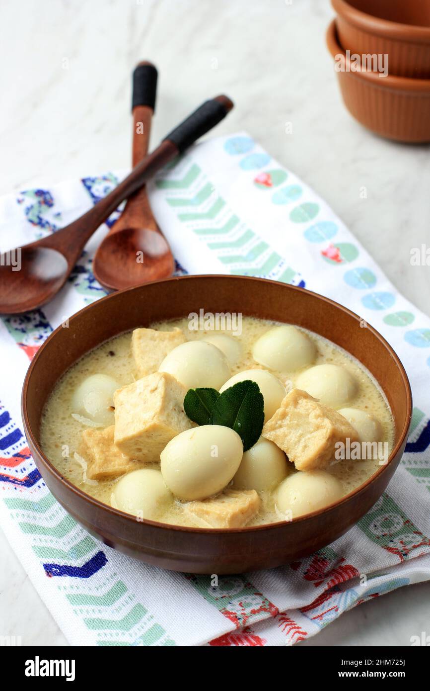 Telur Ayam High Resolution Stock Photography and Images - Alamy