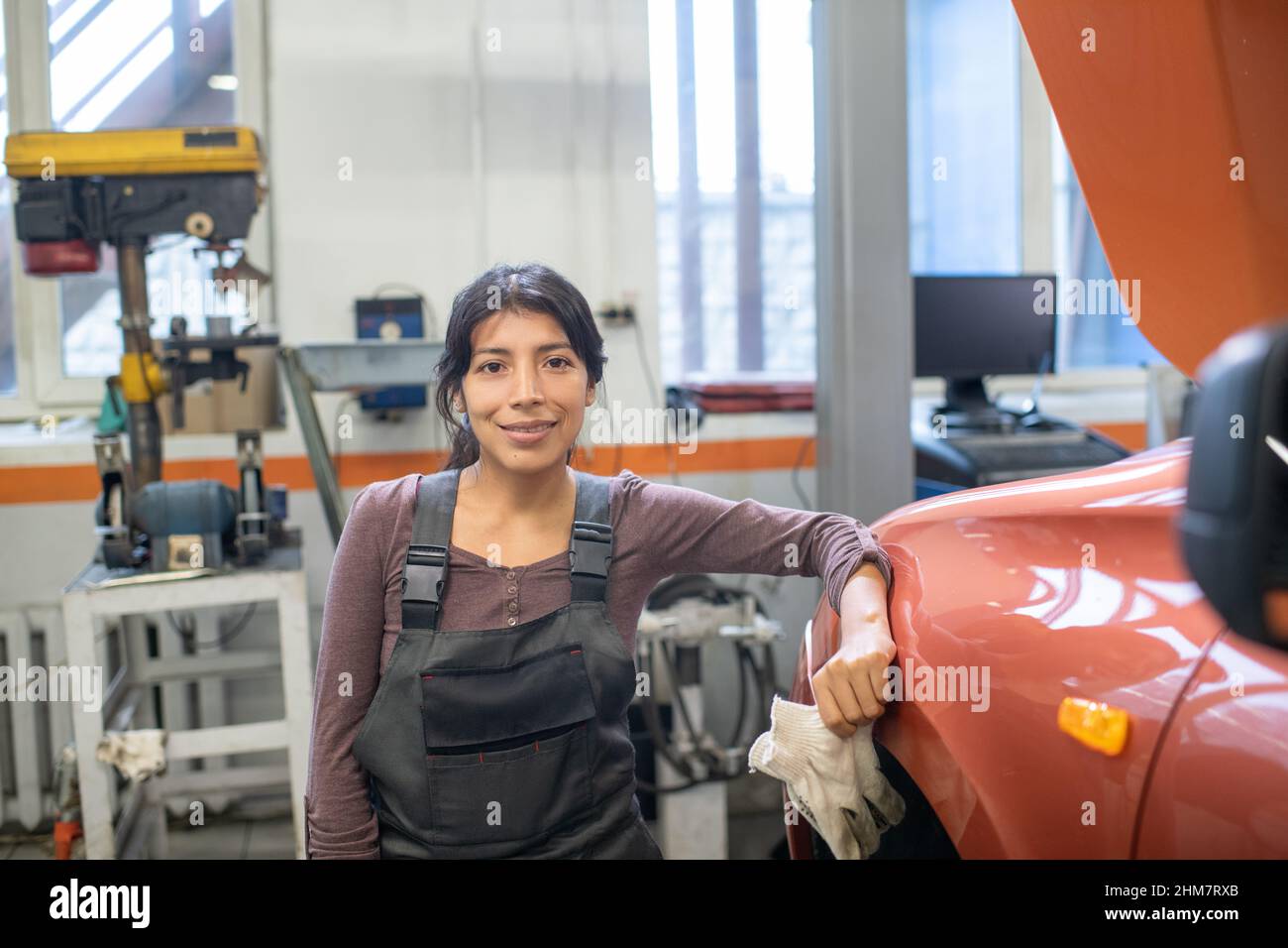 Female mechanic hi-res stock photography and images - Alamy