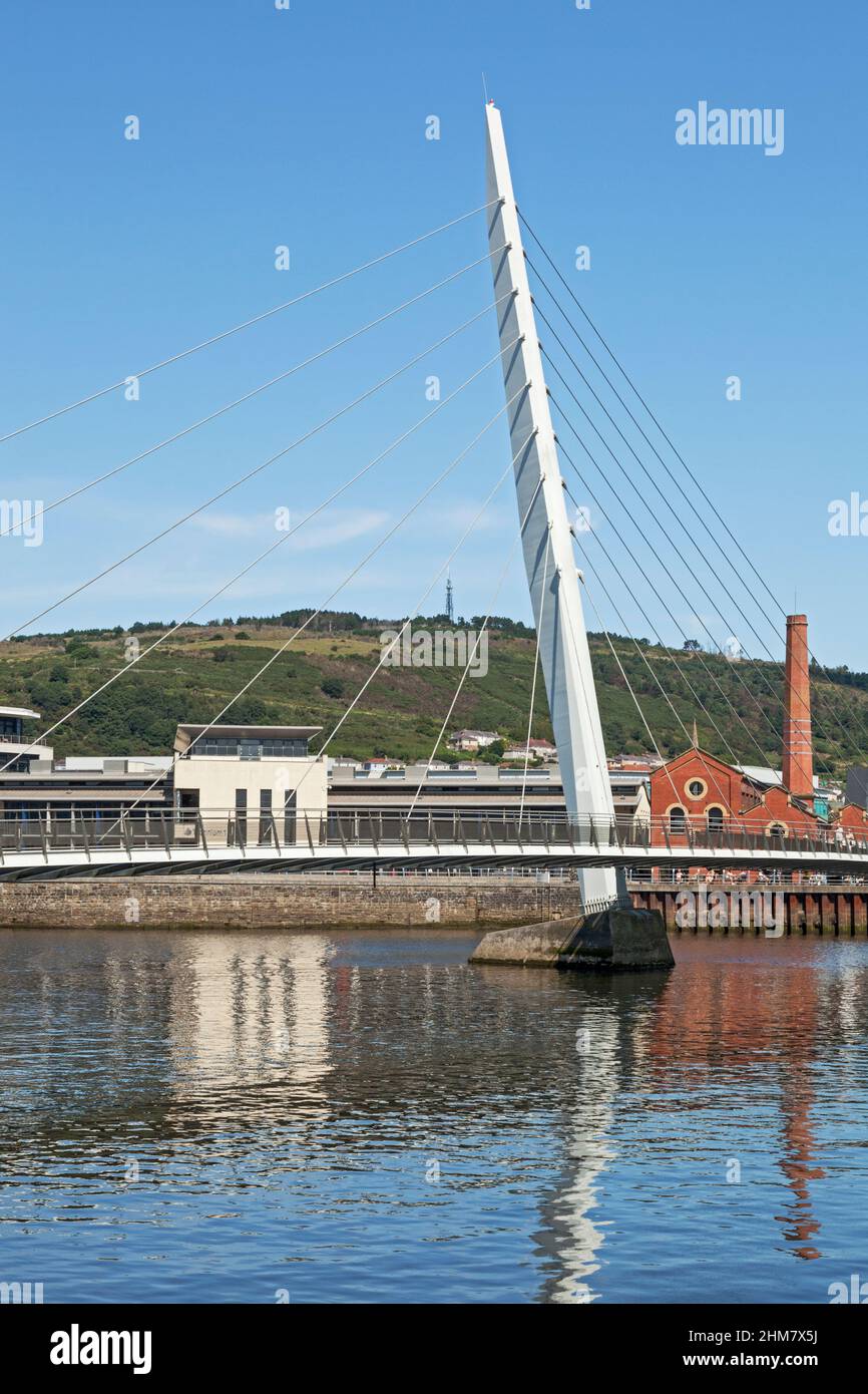 Sail Bridge (foot bridge) over River Tawe, Maritime Quarter, Swansea ...