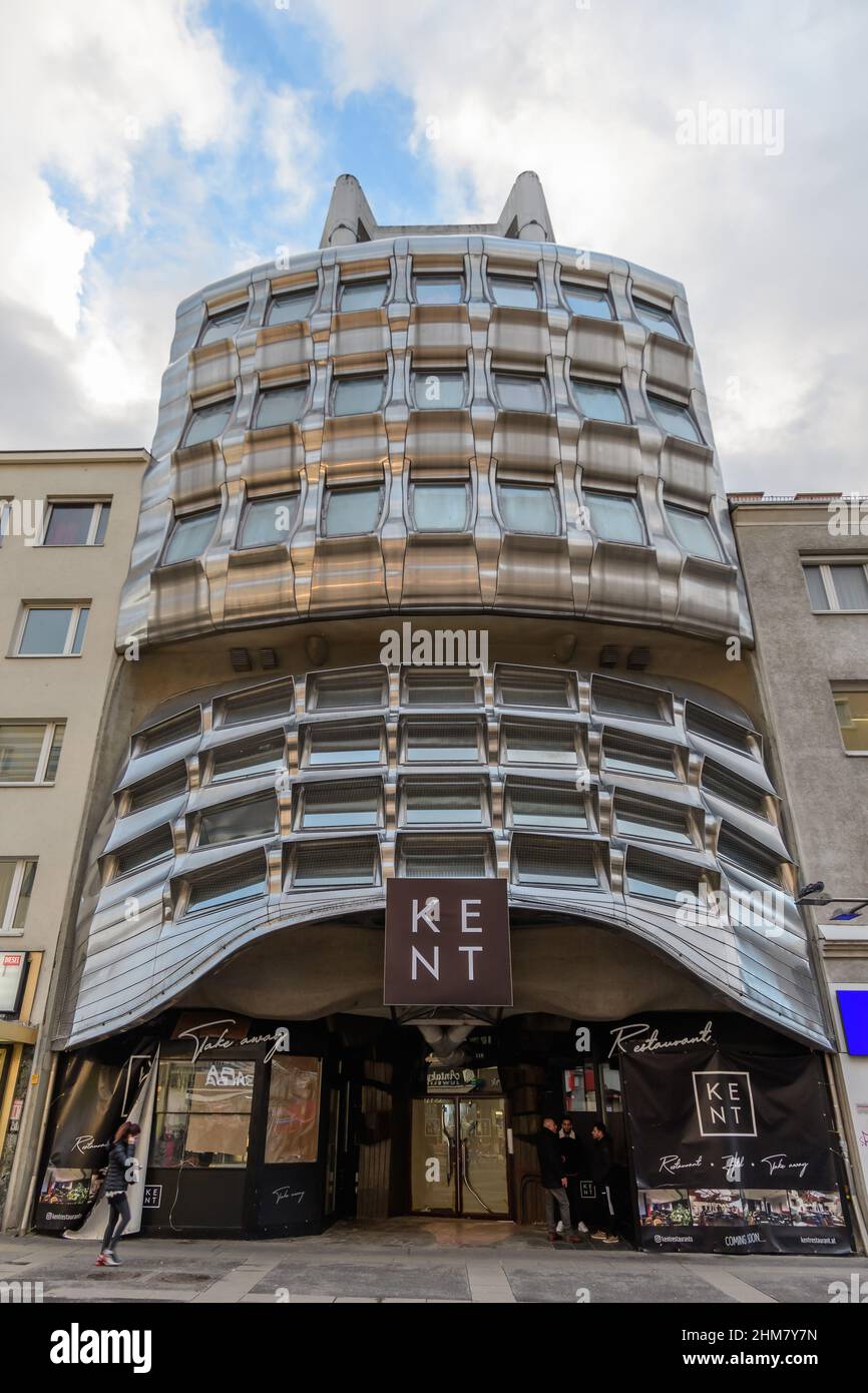 vienna, austria, 02 feb 2022, former bank building in the pedestrian ...