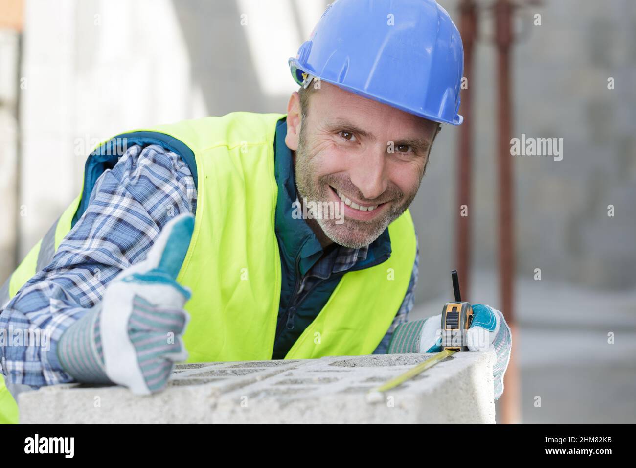 portrait of a bricklayer with spirit level Stock Photo - Alamy