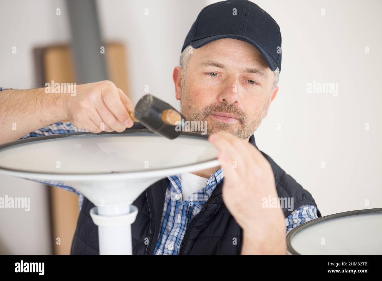 Fixing metal chair hi-res stock photography and images - Alamy
