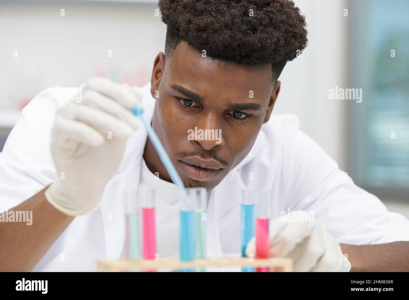 young man scientist using auto-pipette Stock Photo - Alamy