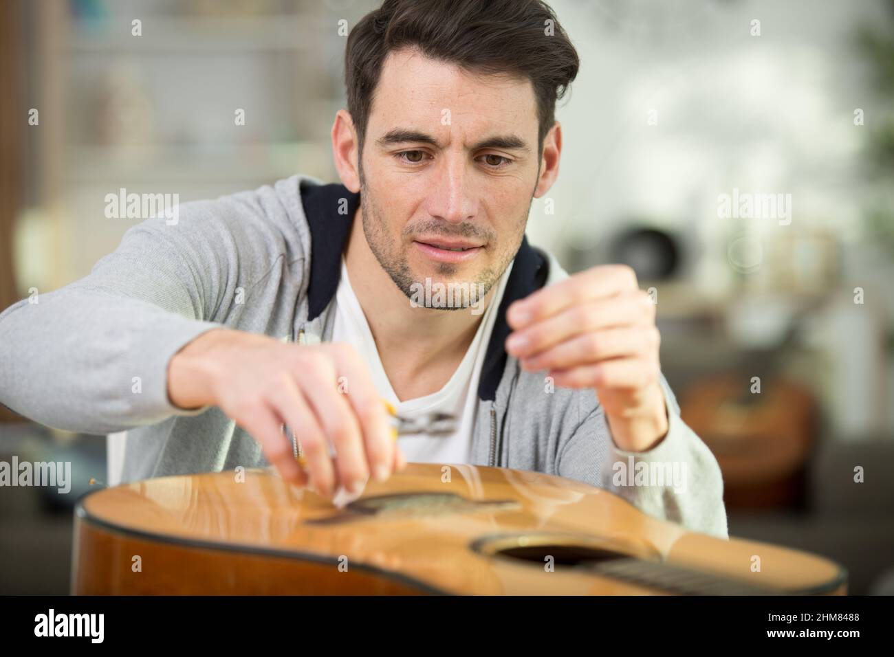 Restring acoustic guitar hi-res stock photography and images - Alamy