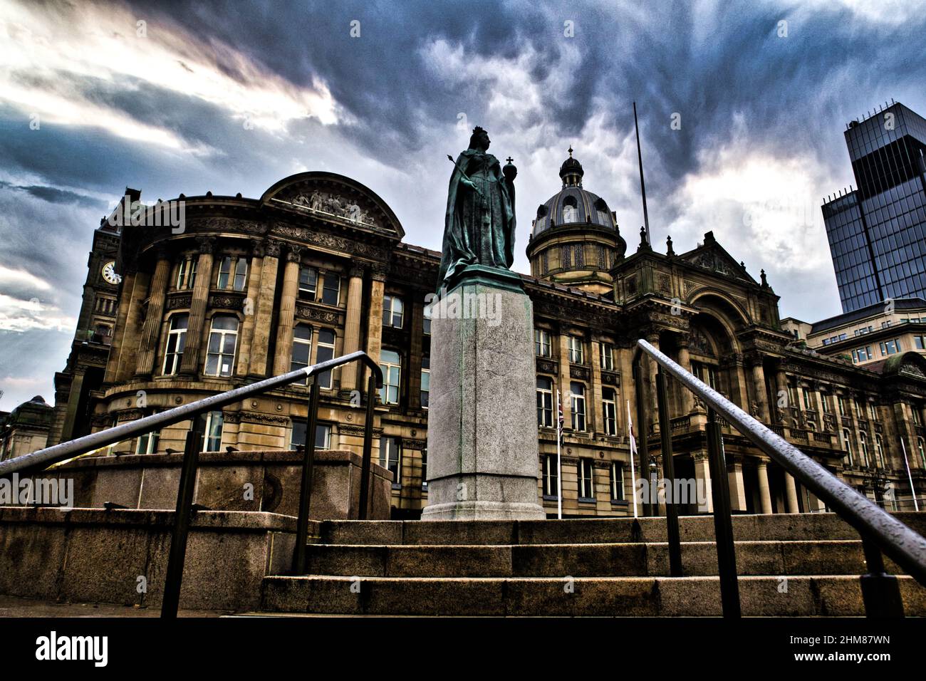 Queen Victoria Statue in Victoria square Birmingham Stock Photo - Alamy
