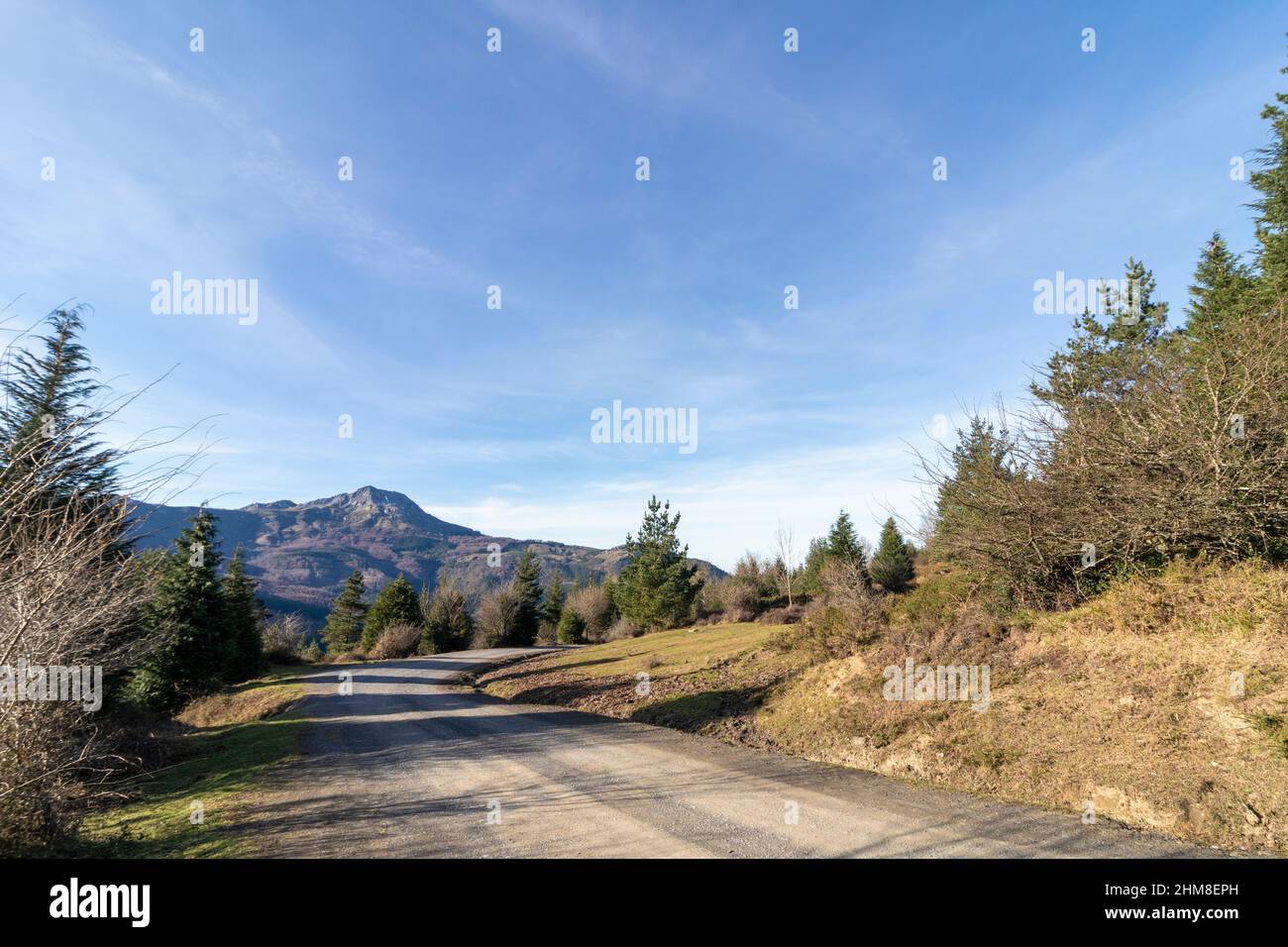 Gorbea mountain range hi-res stock photography and images - Alamy