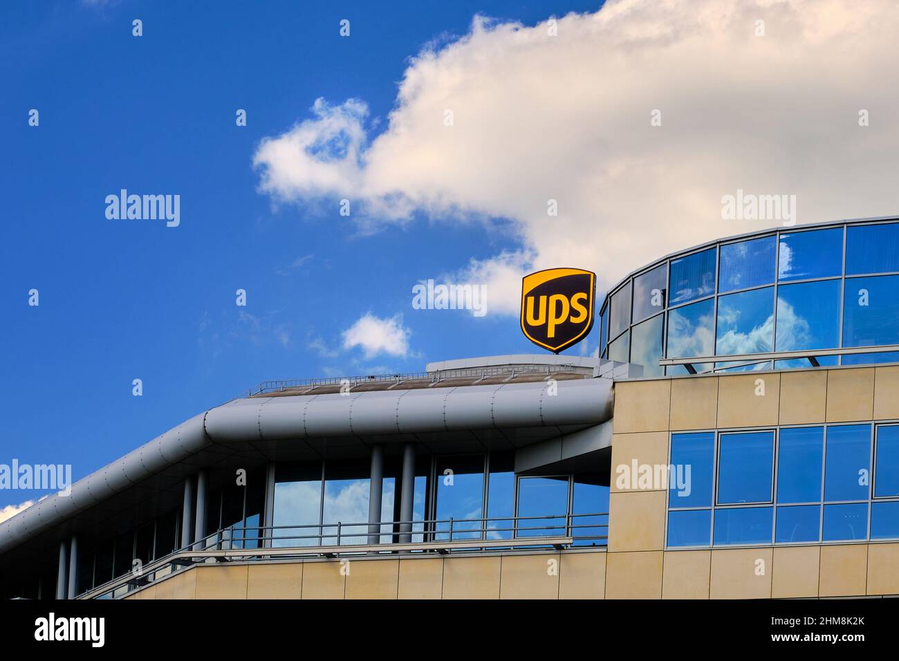 American express office building hi-res stock photography and images ...