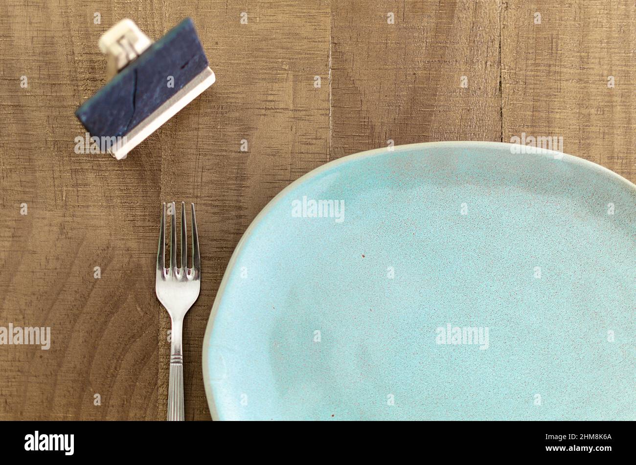 Empty plate home table hi-res stock photography and images - Alamy