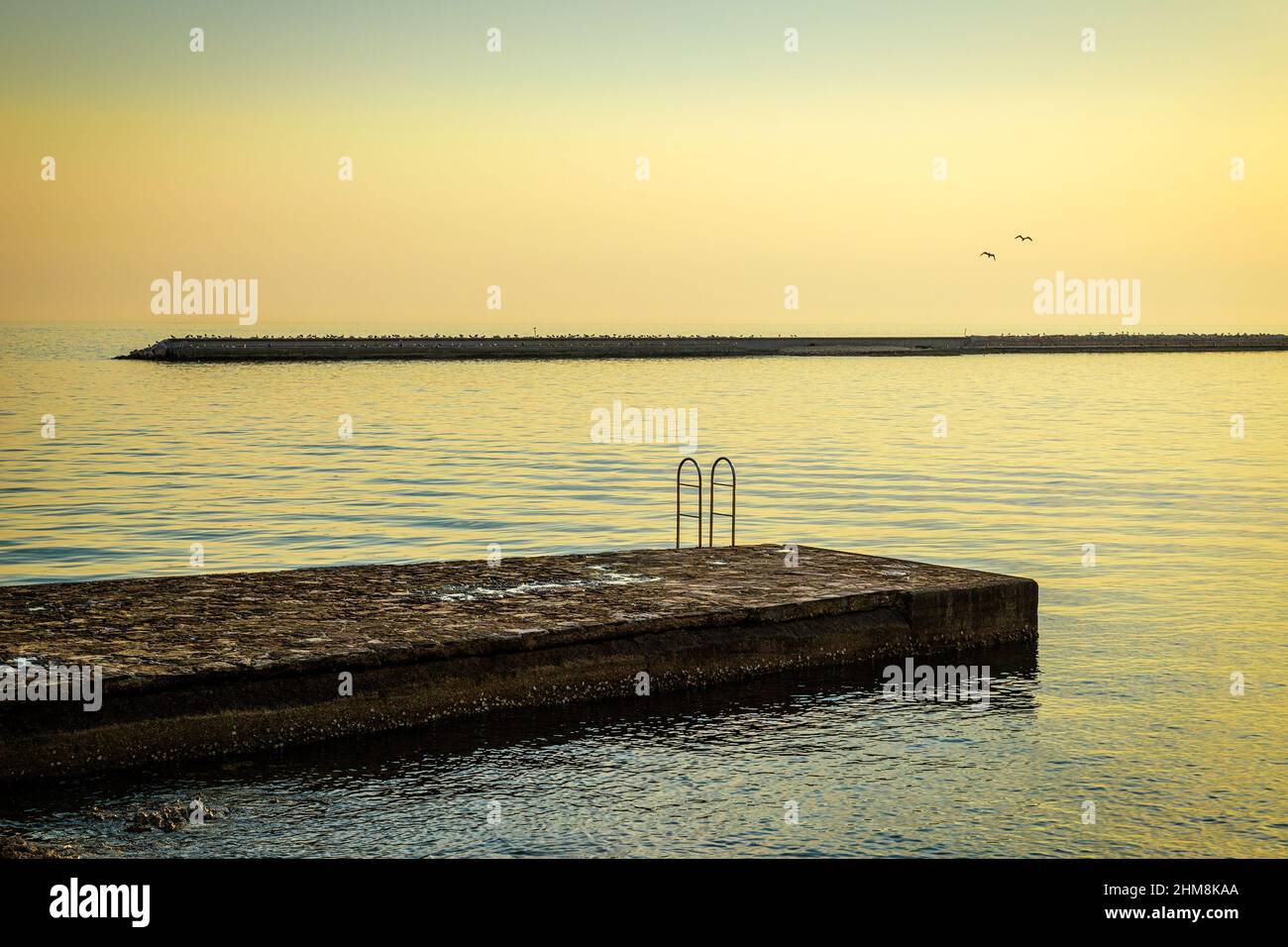 Concrete mooring wall hi-res stock photography and images - Alamy