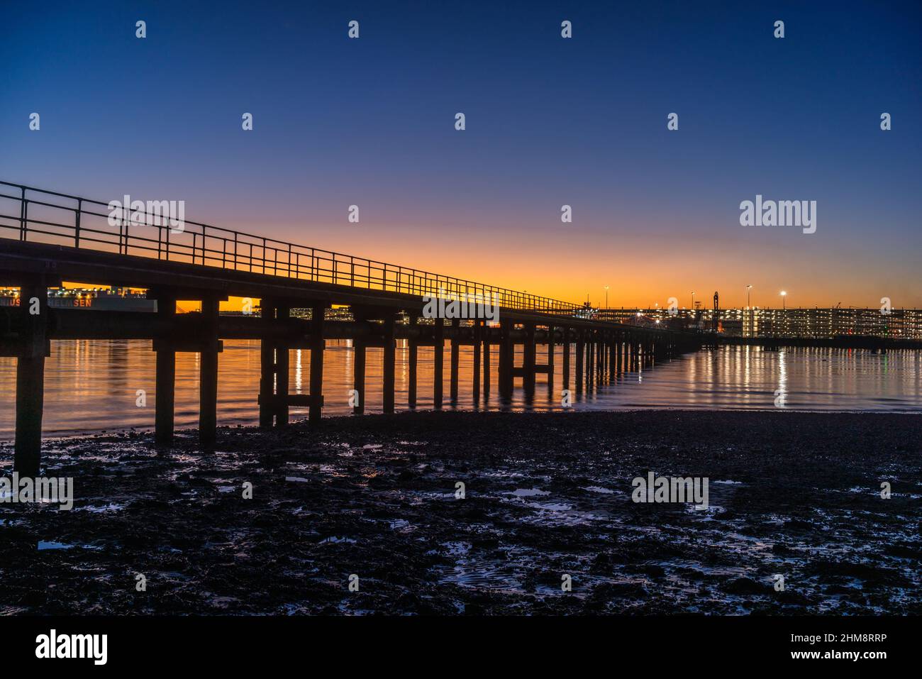 Golden hour / blue hour sunset over the Itchen River, Southampton ...