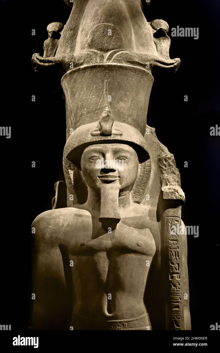 Statue of Egyptian Pharaoh Seti II wearing an Atef crown. Egypt (Museo ...