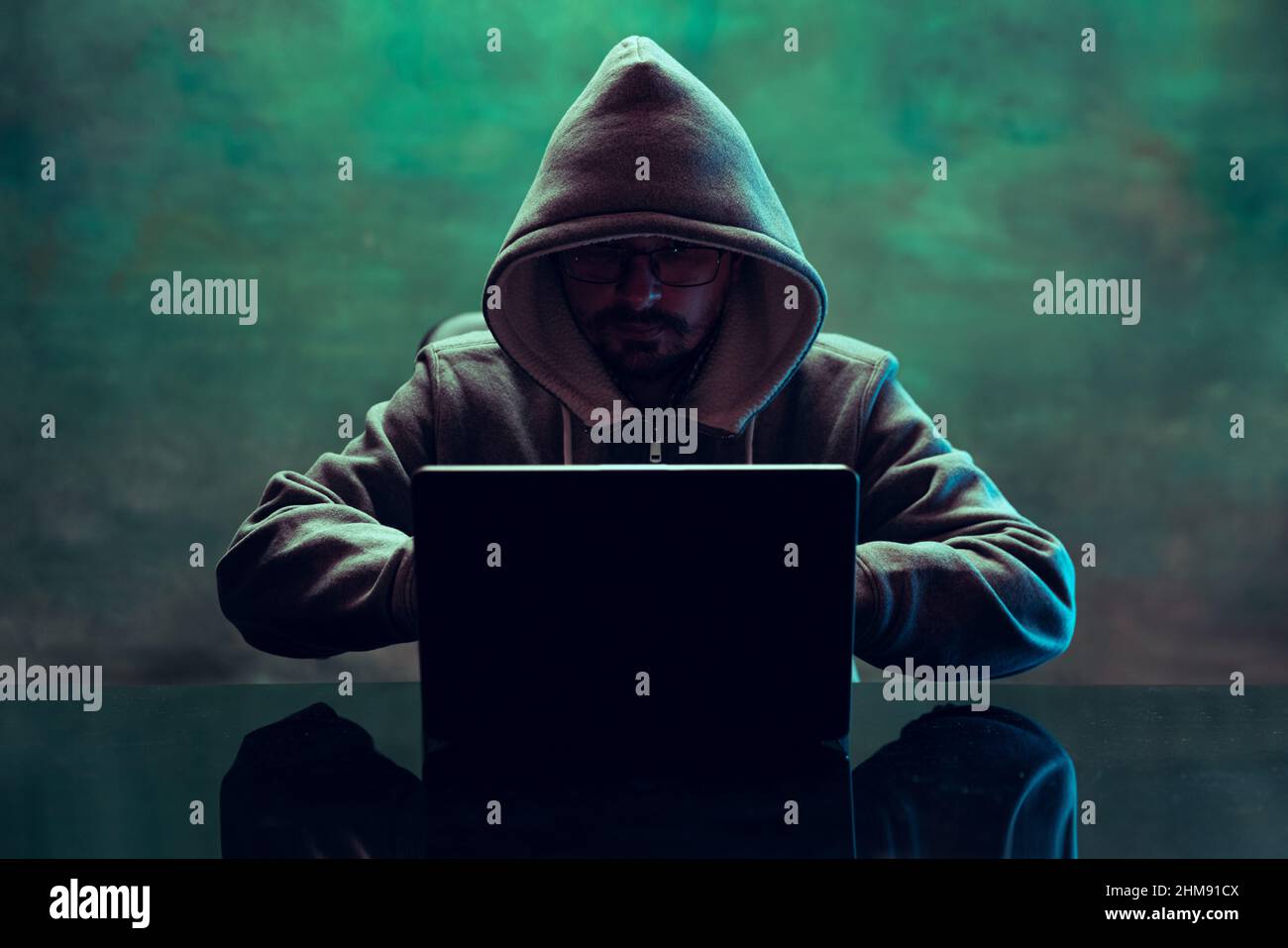 Downloading screen in laptop hi-res stock photography and images - Alamy