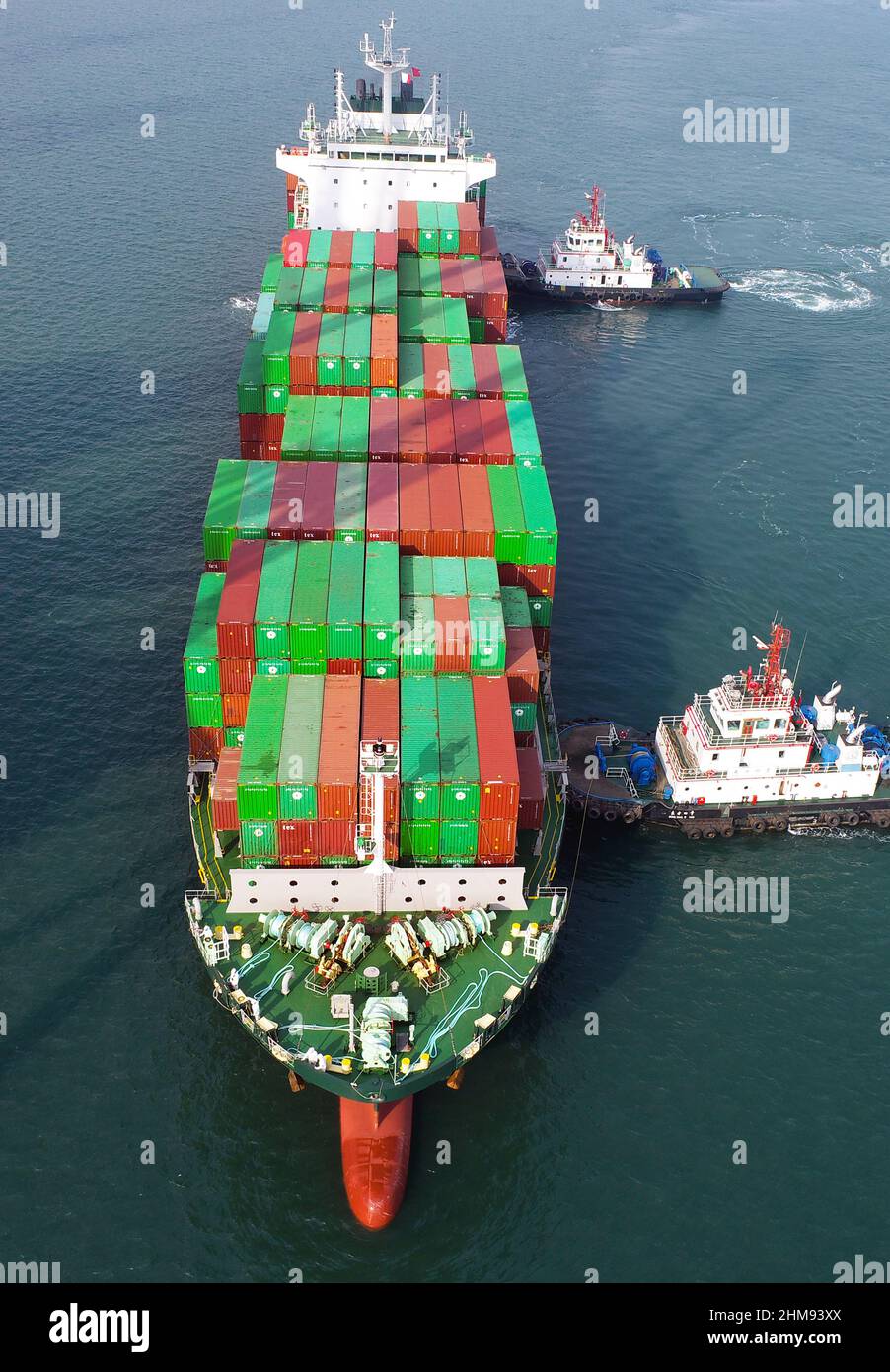 Berthing container ship hi-res stock photography and images - Alamy