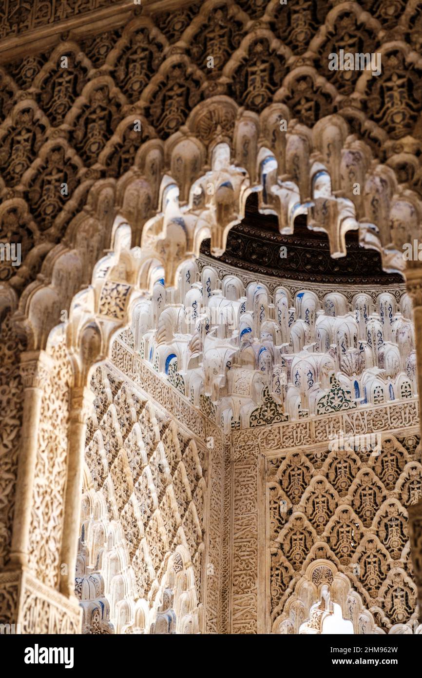 Alhambra palace arches pattern hi-res stock photography and images - Alamy