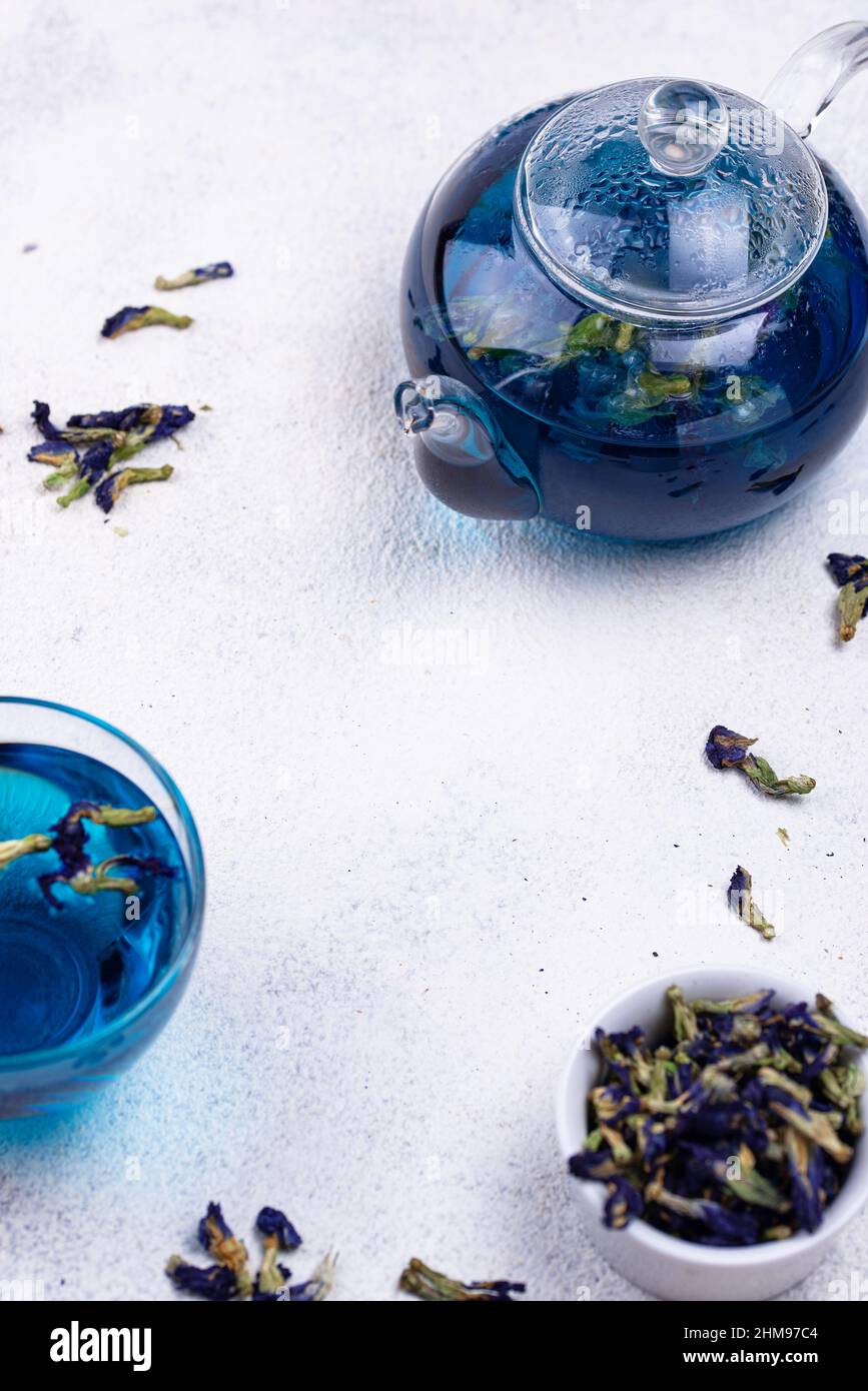 Blue tea Butterfly pea or anchan Stock Photo - Alamy