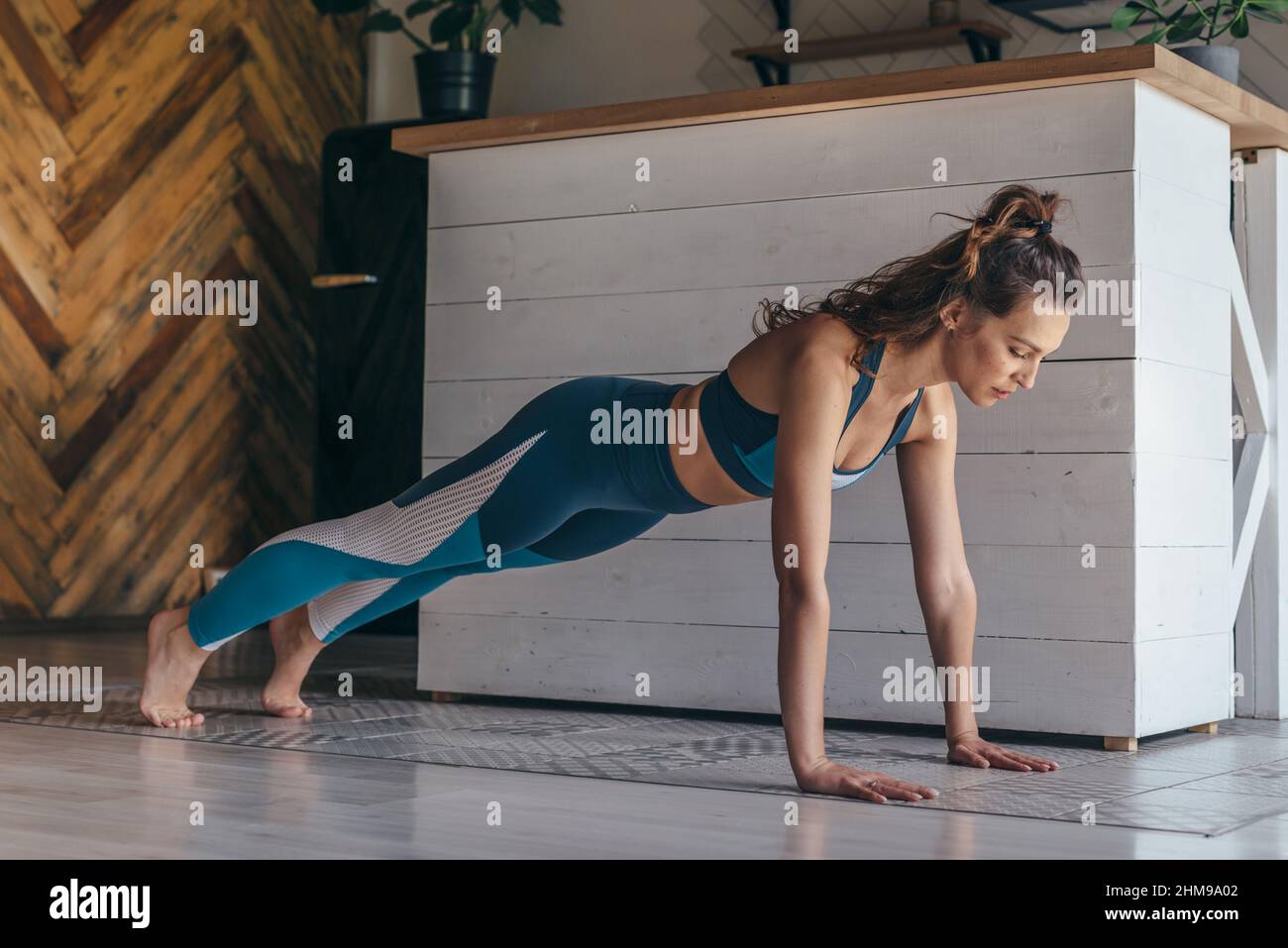 Fit woman working out doing push ups at home Stock Photo - Alamy