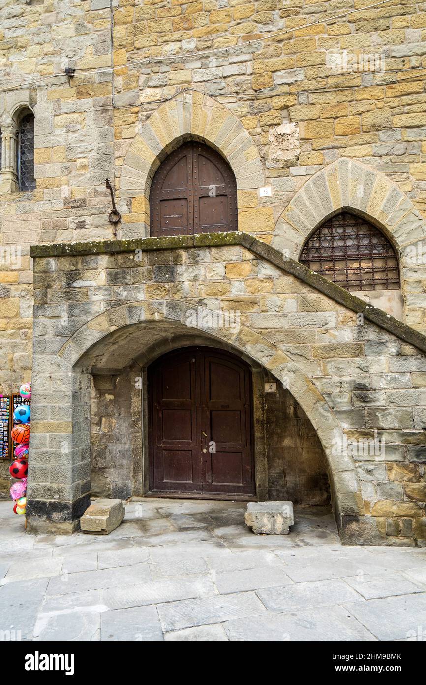 Old Town, Piazza Luca Signorelli square, Town Hall, Cortona, Tuscany ...