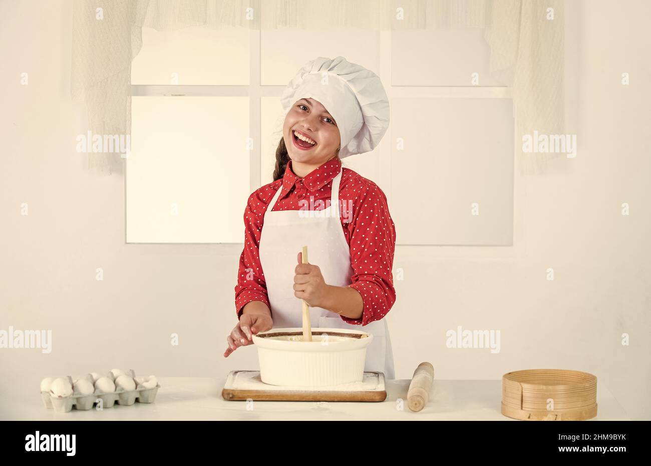 Teen teenage baker hi-res stock photography and images - Alamy