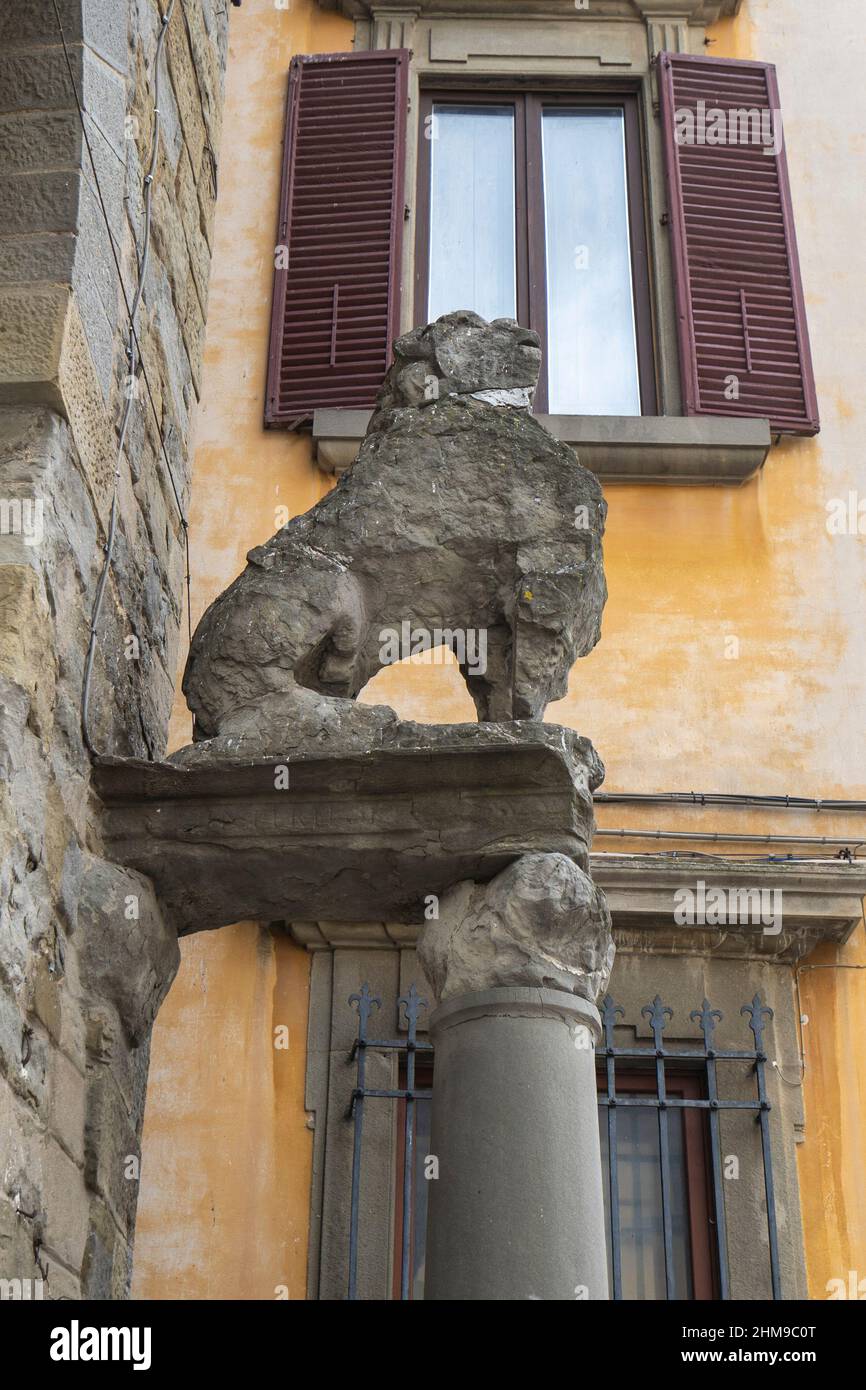 Architectural detail, old Town, Piazza Luca Signorelli square, Detail ...