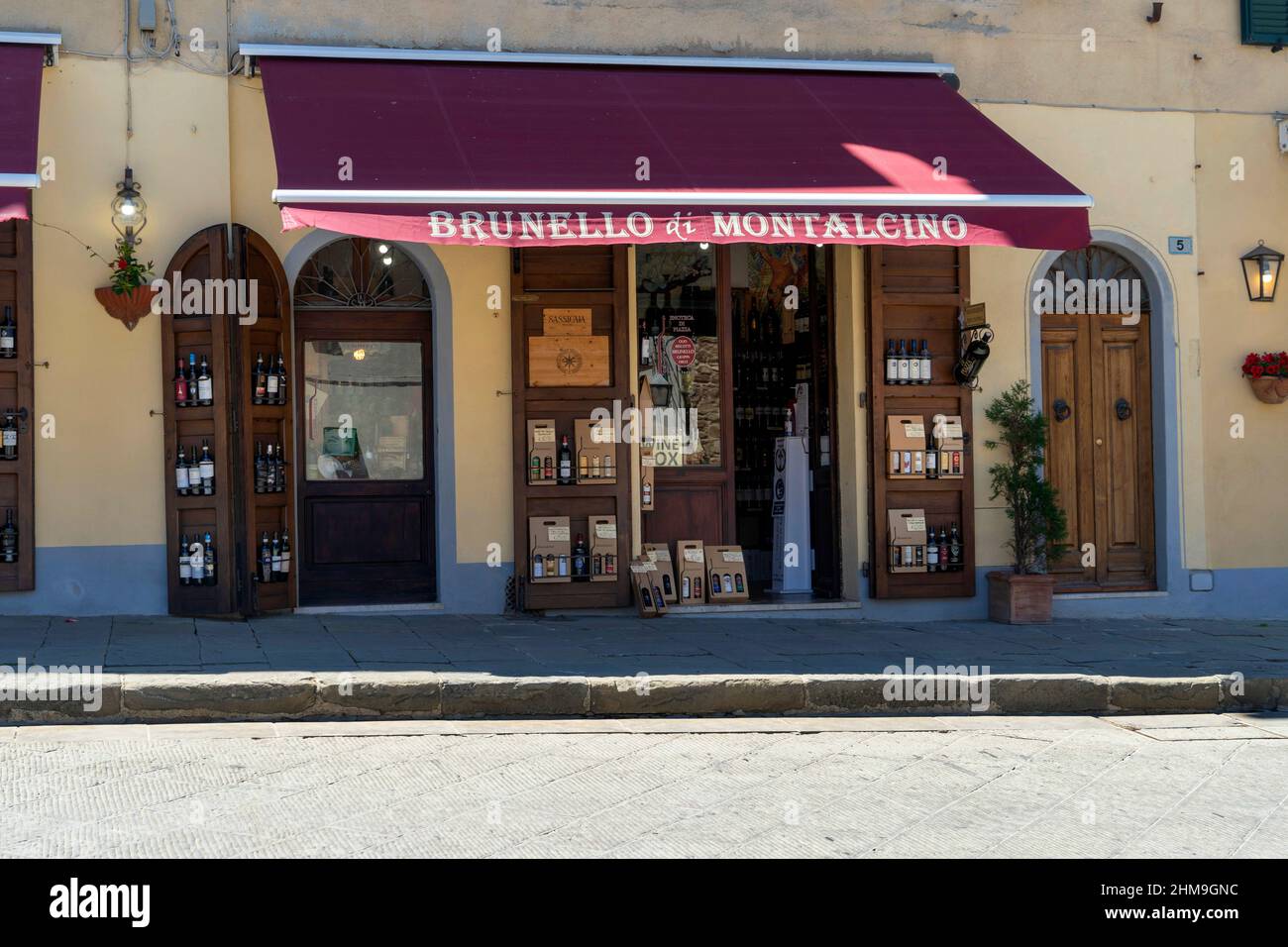 Old Town, Piazza Giuseppe Garibaldi square, Foreshortening, Montalcino ...