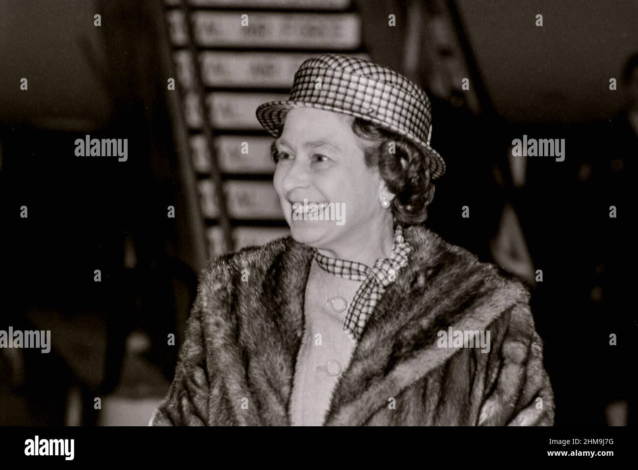 Queen Elizabeth II Heathrow Airport October 1984 returning from USA ...