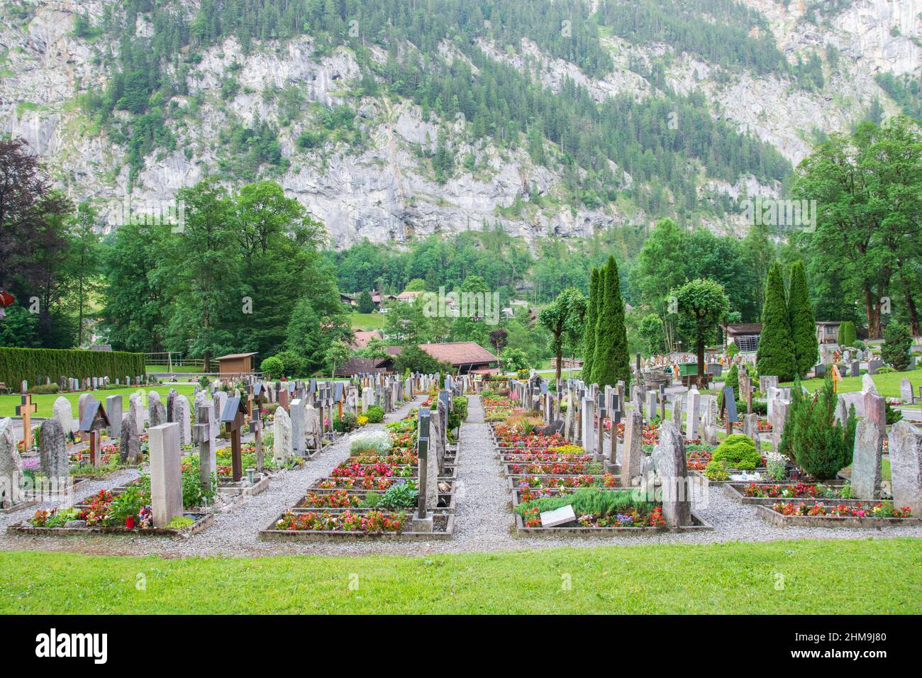 Peaceful graveyard side view in Lauterbrunnen Stock Photo - Alamy