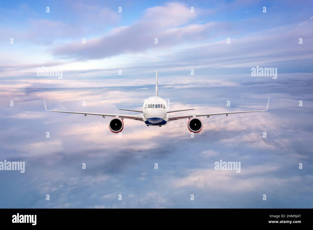 Flying straight hi-res stock photography and images - Alamy