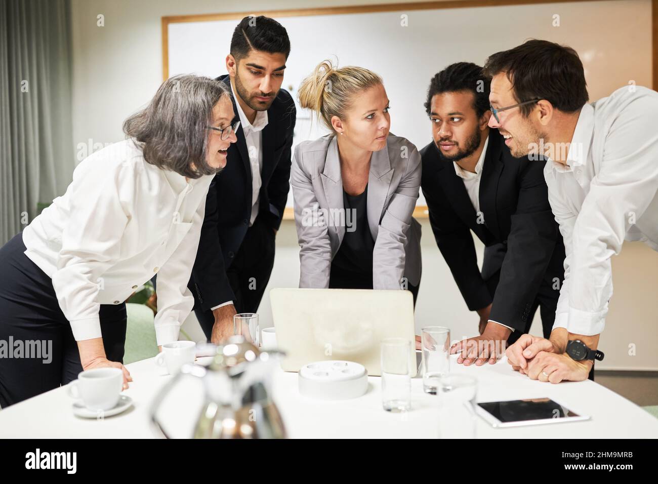 Software training tutorial hi-res stock photography and images - Alamy