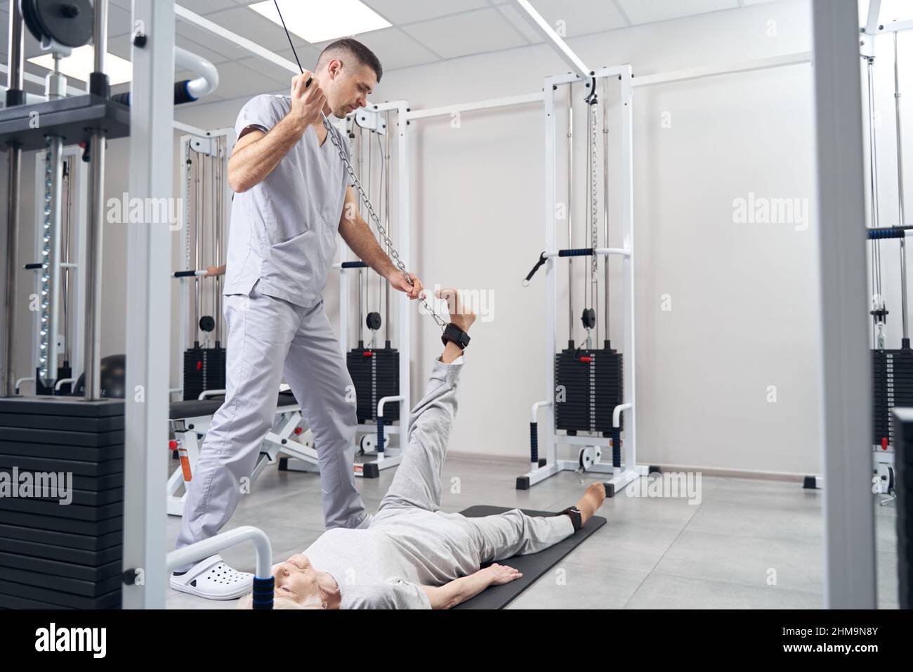 Workout cable pulling machine hi-res stock photography and images - Alamy