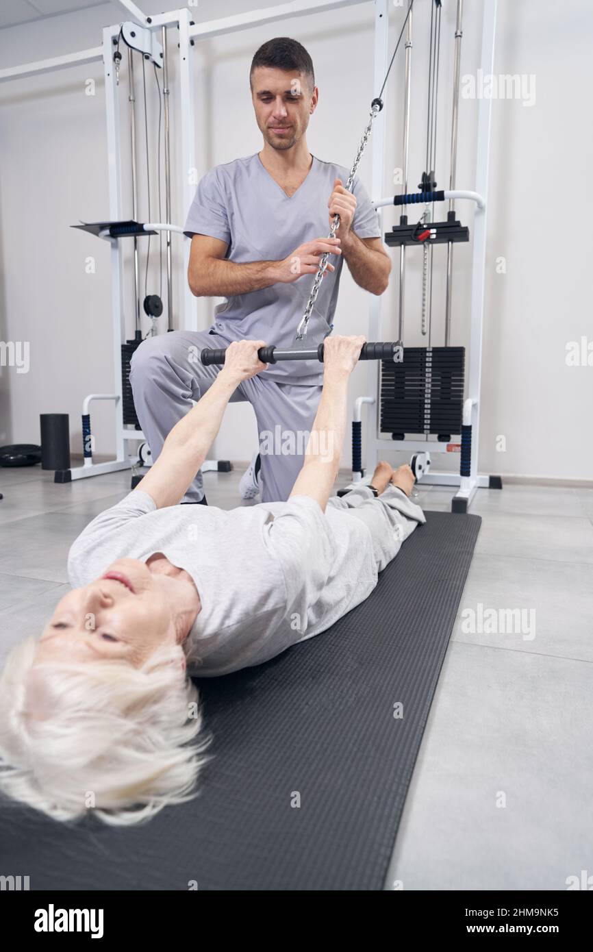 Weight training pulley hi-res stock photography and images - Alamy