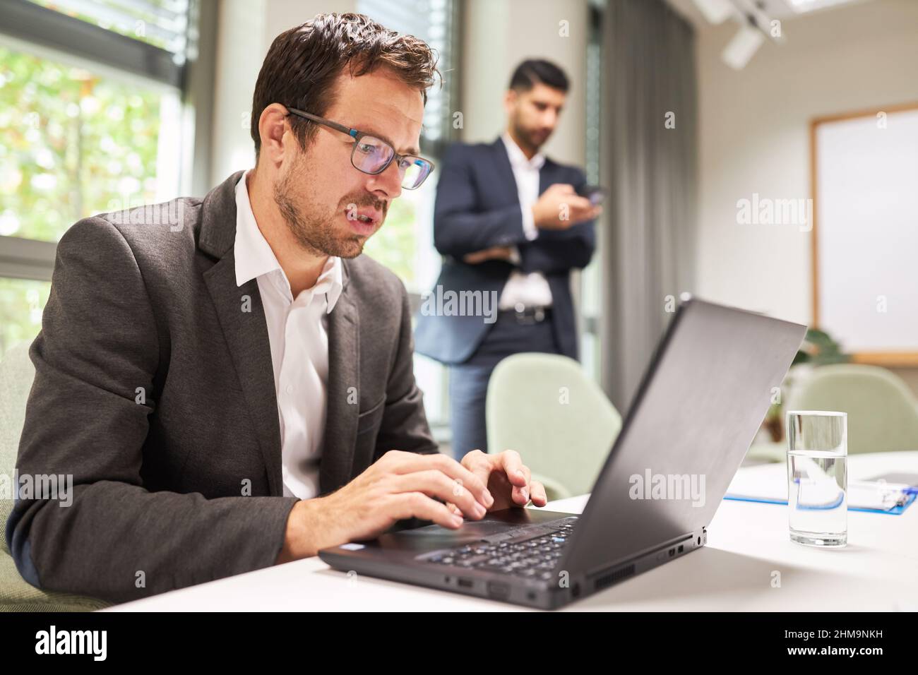 Employee training program hi-res stock photography and images - Alamy