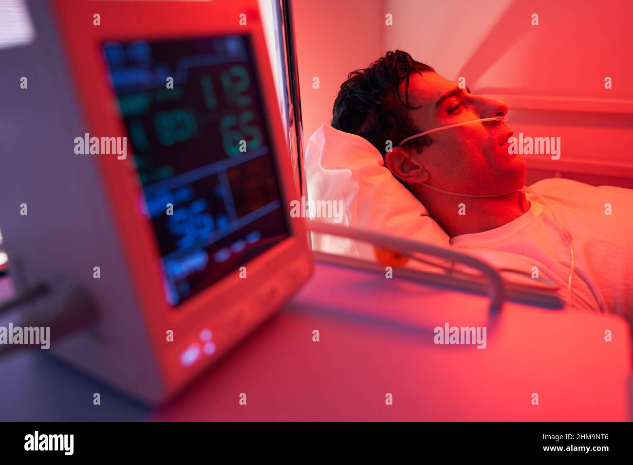 Male patient nasal cannula hi-res stock photography and images - Alamy