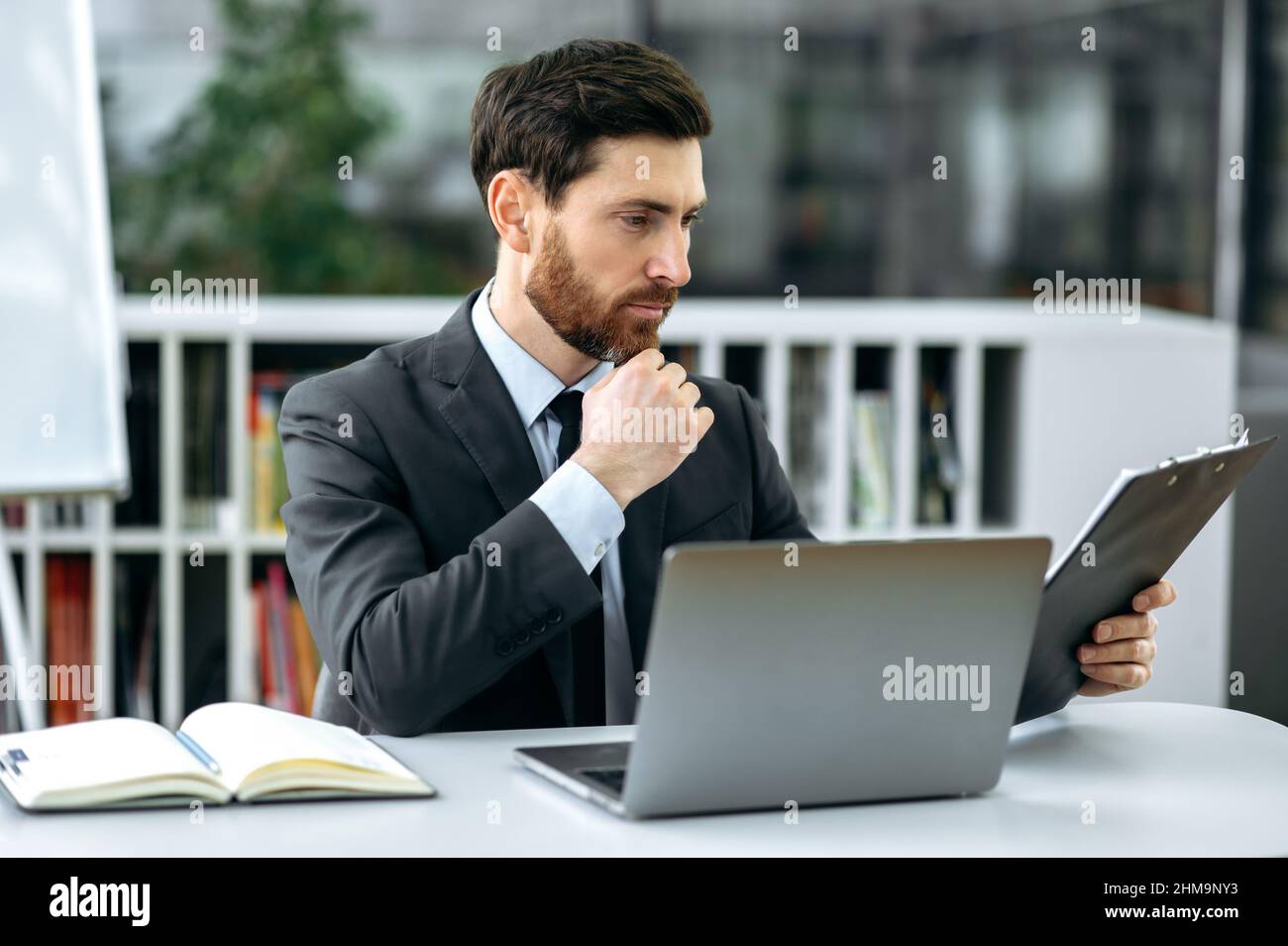 Focused successful caucasian business man in formal suit, company ceo ...