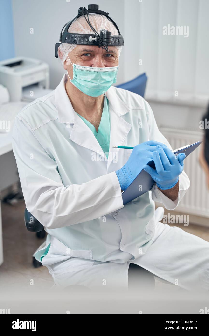 Doctor taking notes on checkup hi-res stock photography and images - Alamy