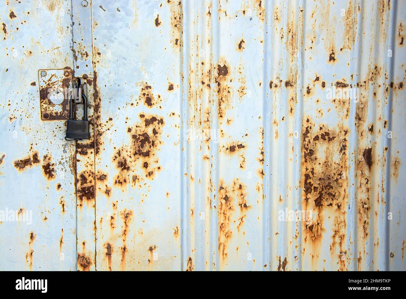Old rusty metal gate with a new black lock Stock Photo - Alamy