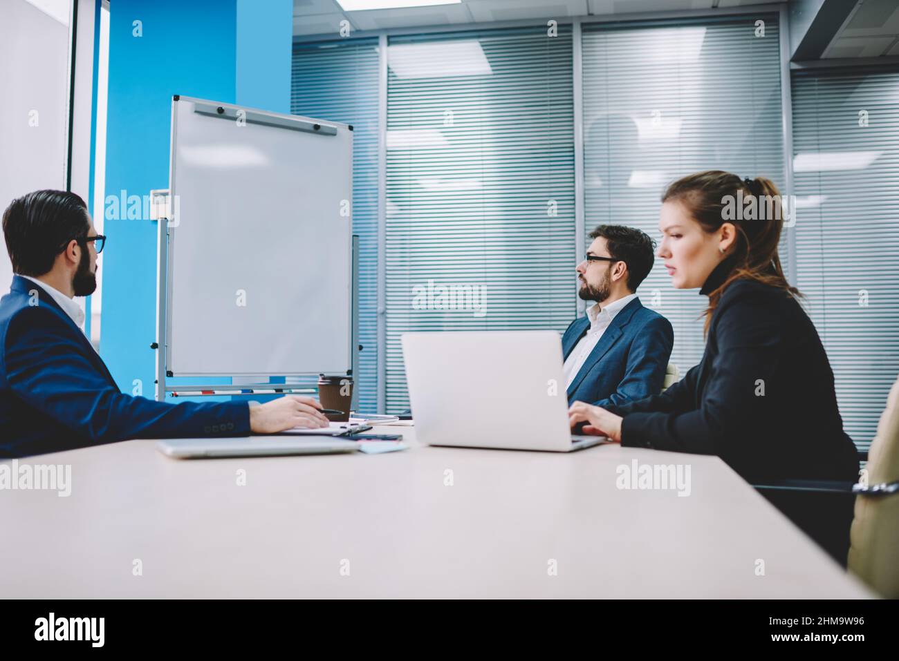 Brainstorming office employee hi-res stock photography and images - Alamy