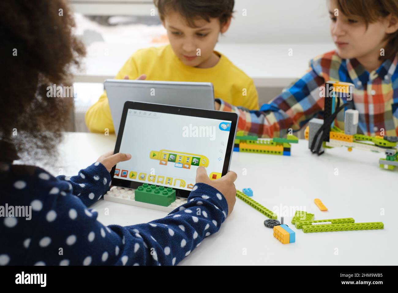 Middle school children tablet hi-res stock photography and images - Alamy