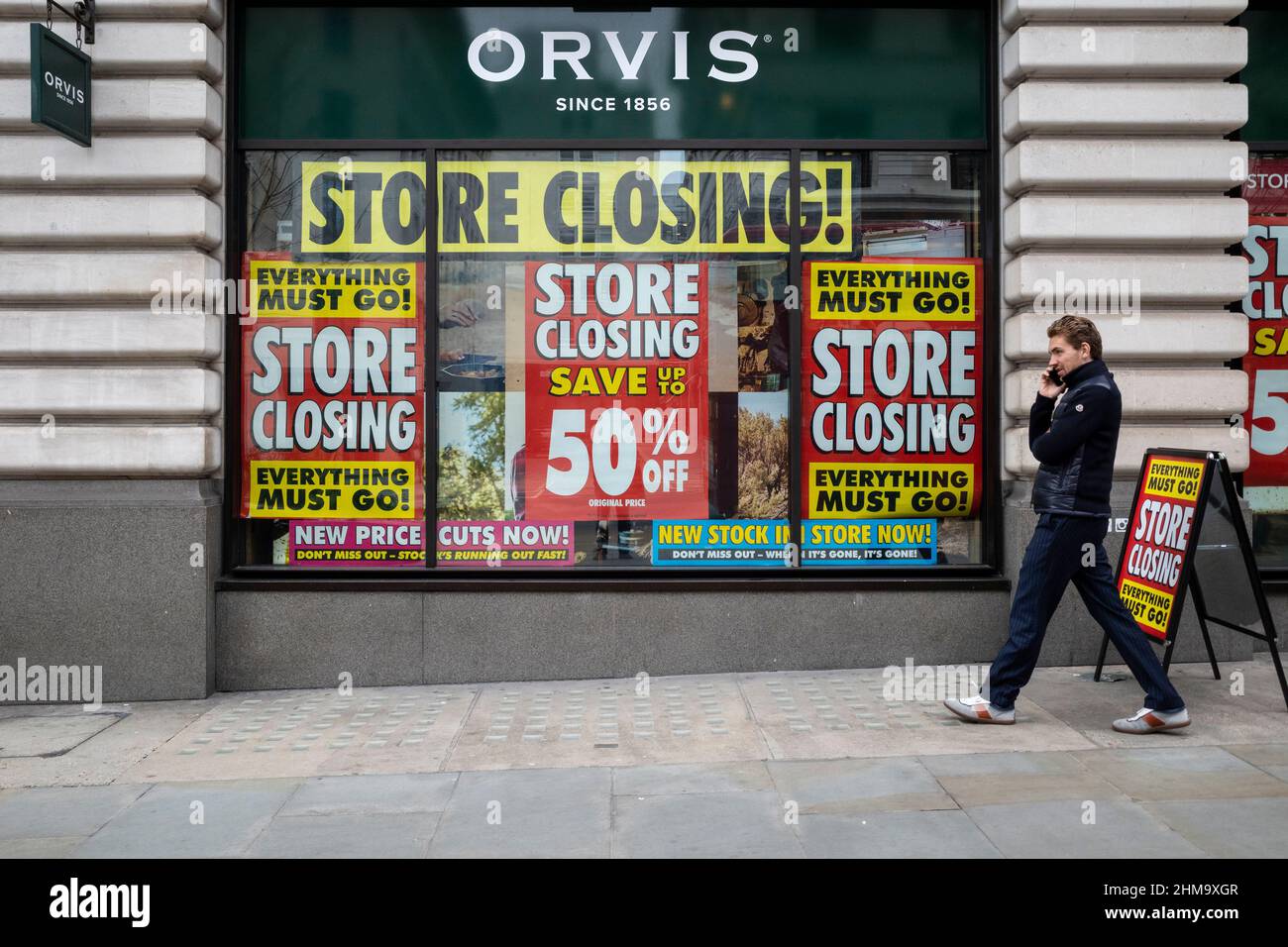 London, UK. 8 February 2022. Store closing signs in the windows of ...