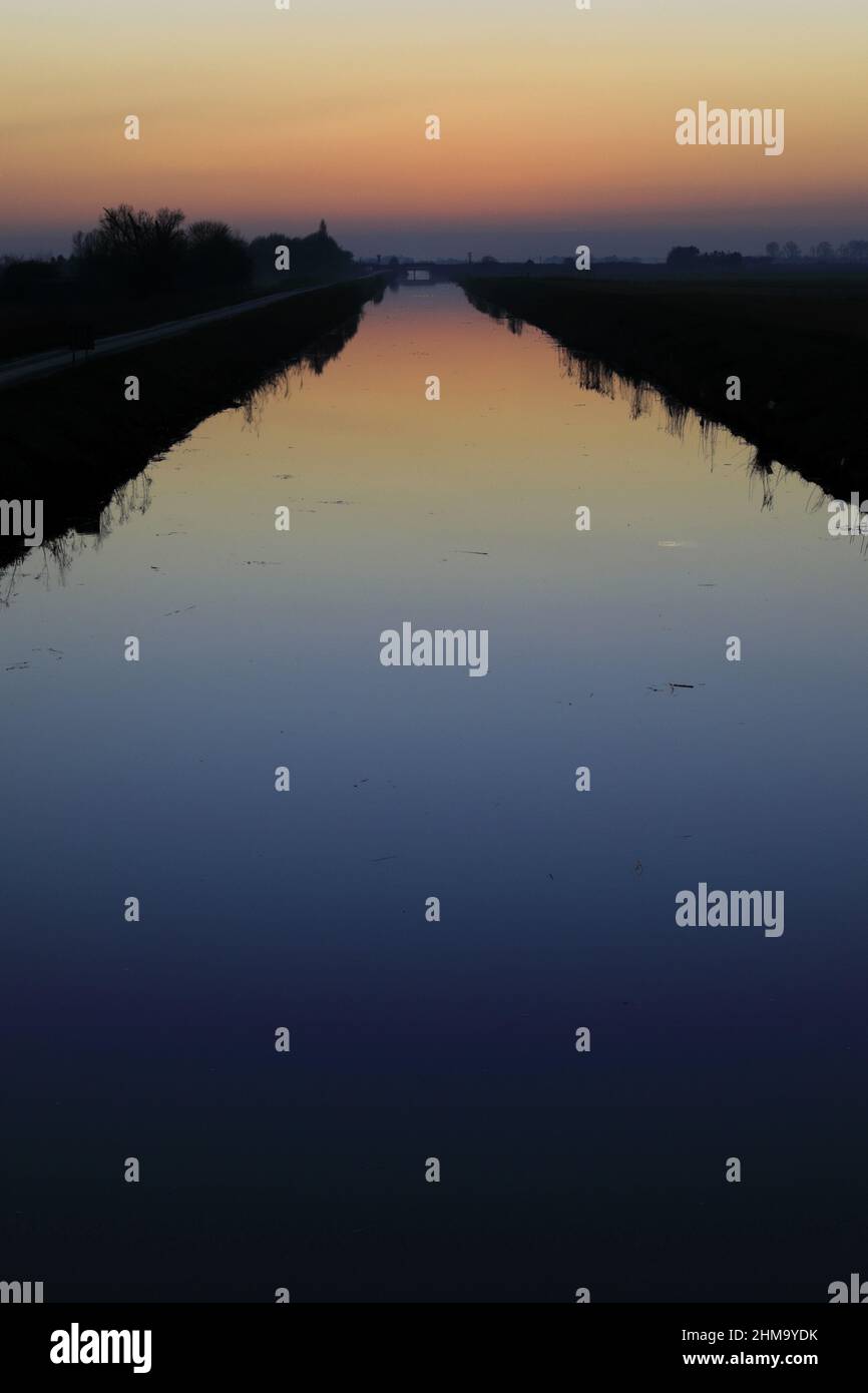 Summer sunset over the Old river Nene near March town; Cambridgeshire ...