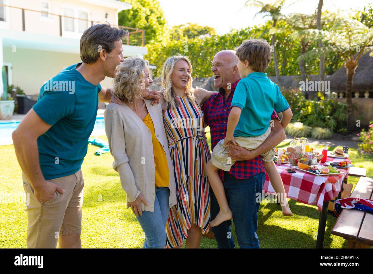 Caucasian family activity hi-res stock photography and images - Alamy