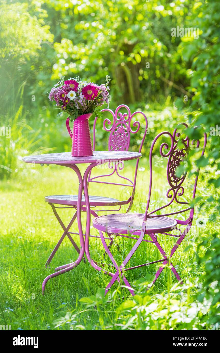 Colorful flower bouquet on a garden table Stock Photo - Alamy