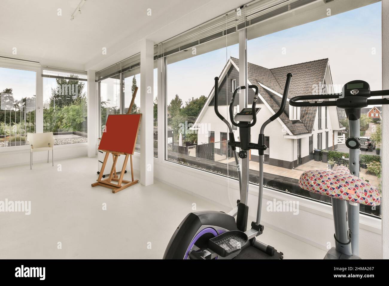 Modern house design with gym hi-res stock photography and images - Alamy