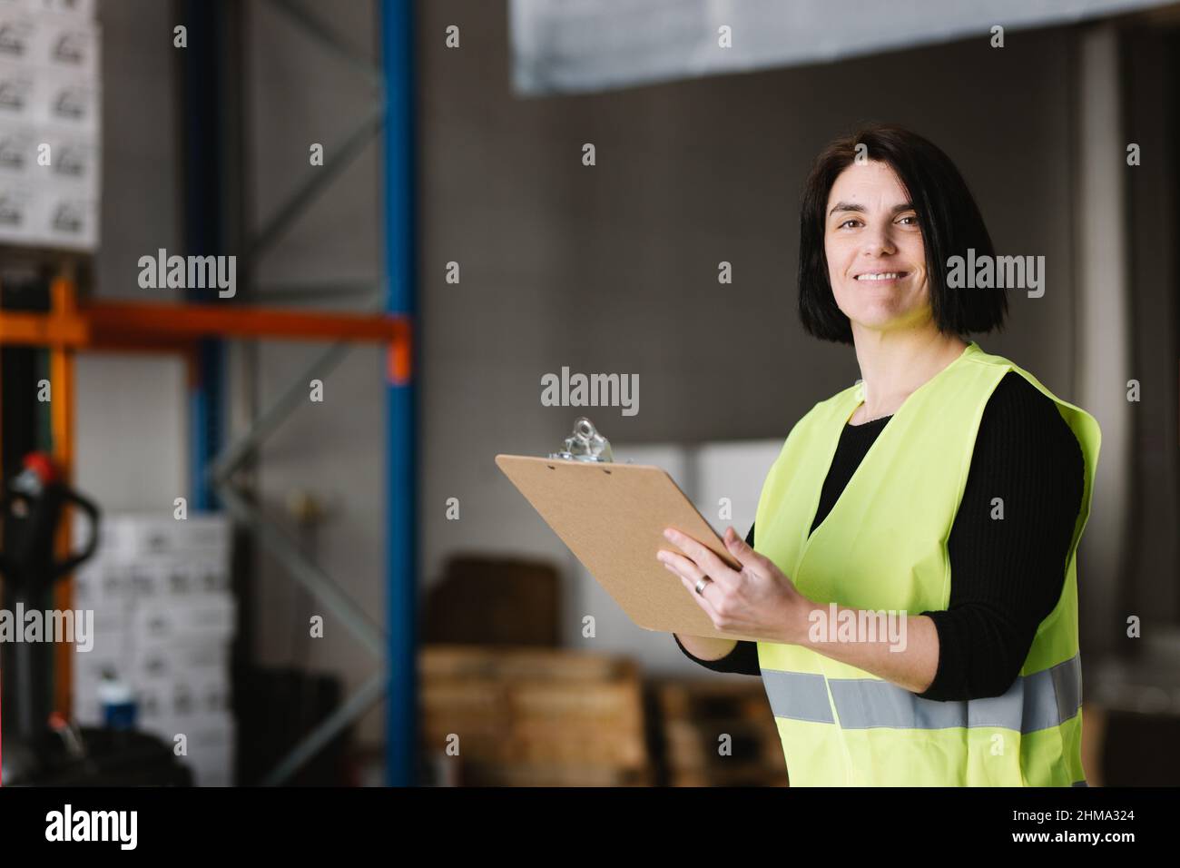 High vis vest woman hi-res stock photography and images - Alamy