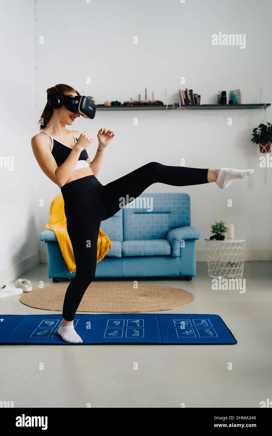 Vr workout hi-res stock photography and images - Alamy