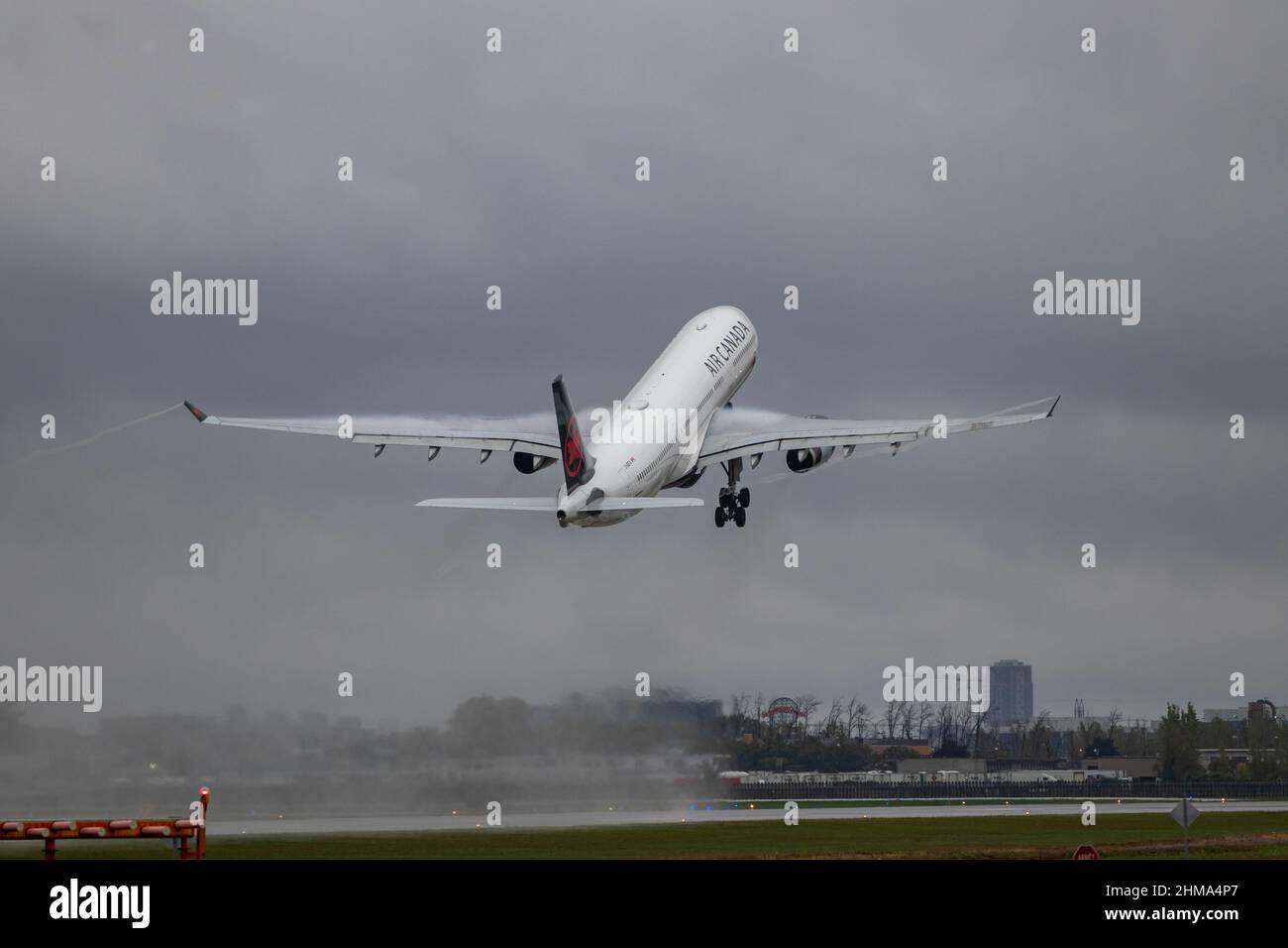 A330 airbus cockpit hi-res stock photography and images - Alamy