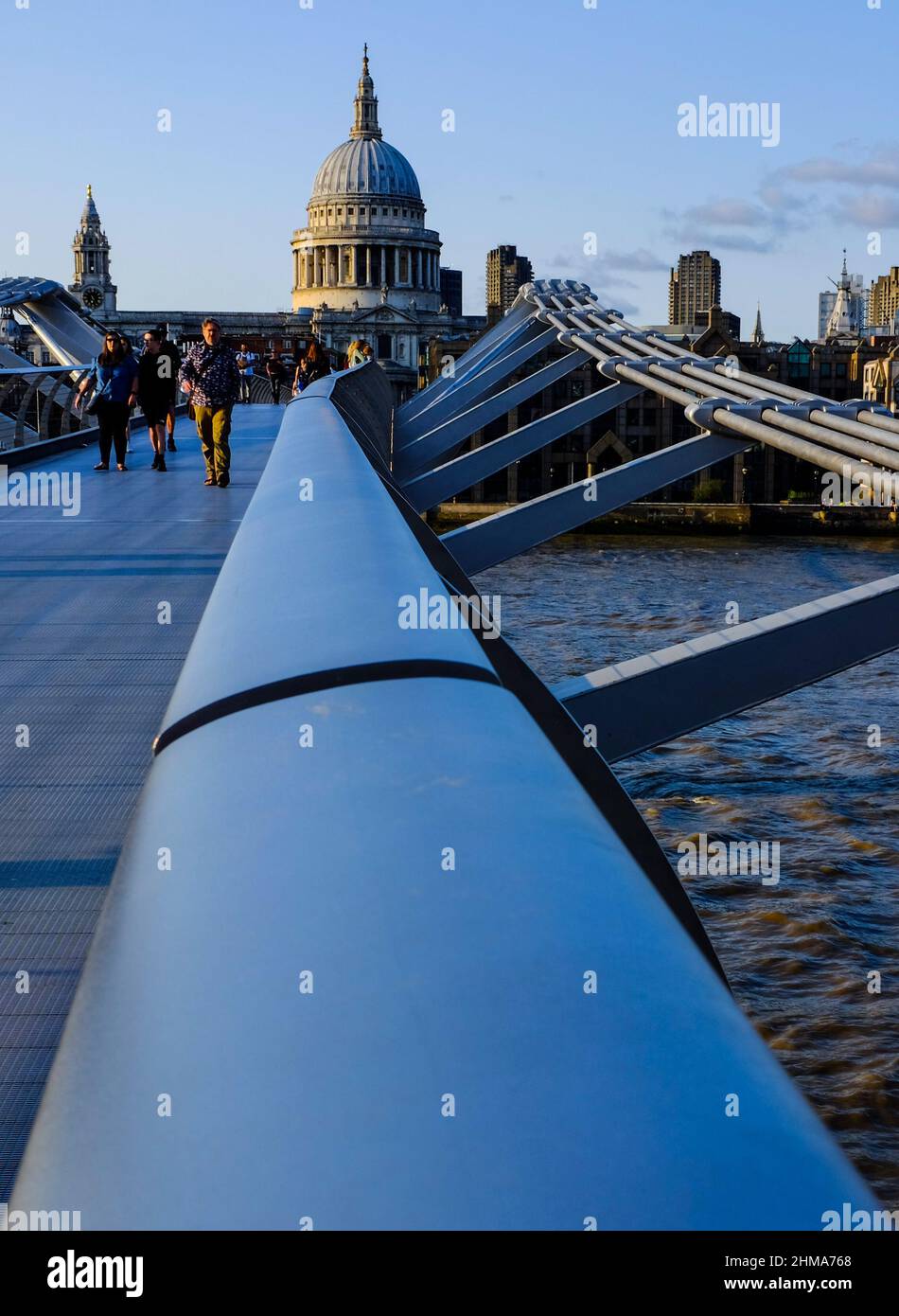 The millennium bridge leading to st pauls cathedral hi-res stock ...